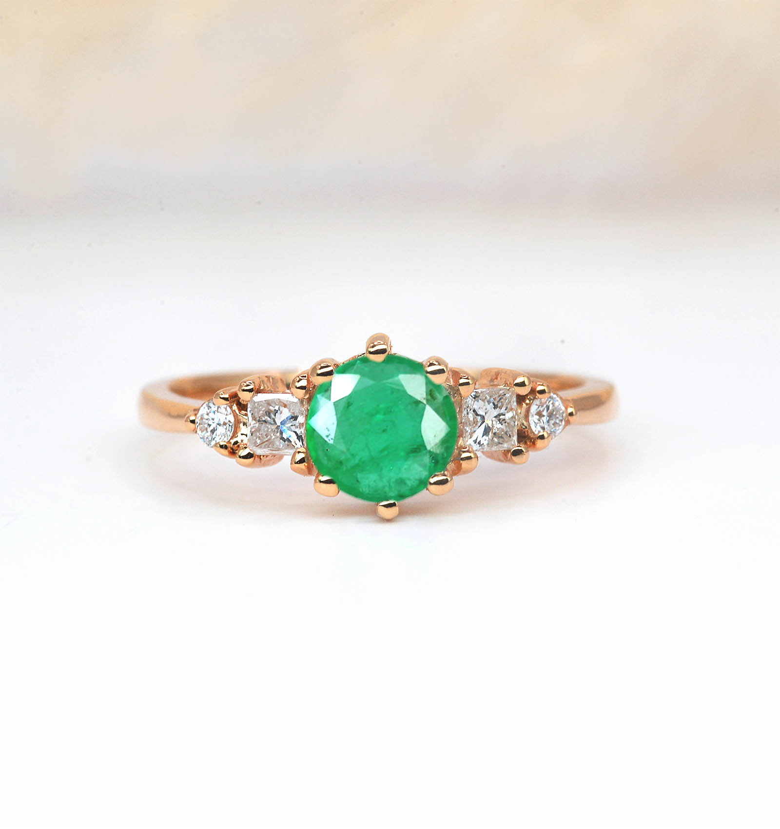 Round emerald art deco engagement ring - Diorah Jewellers