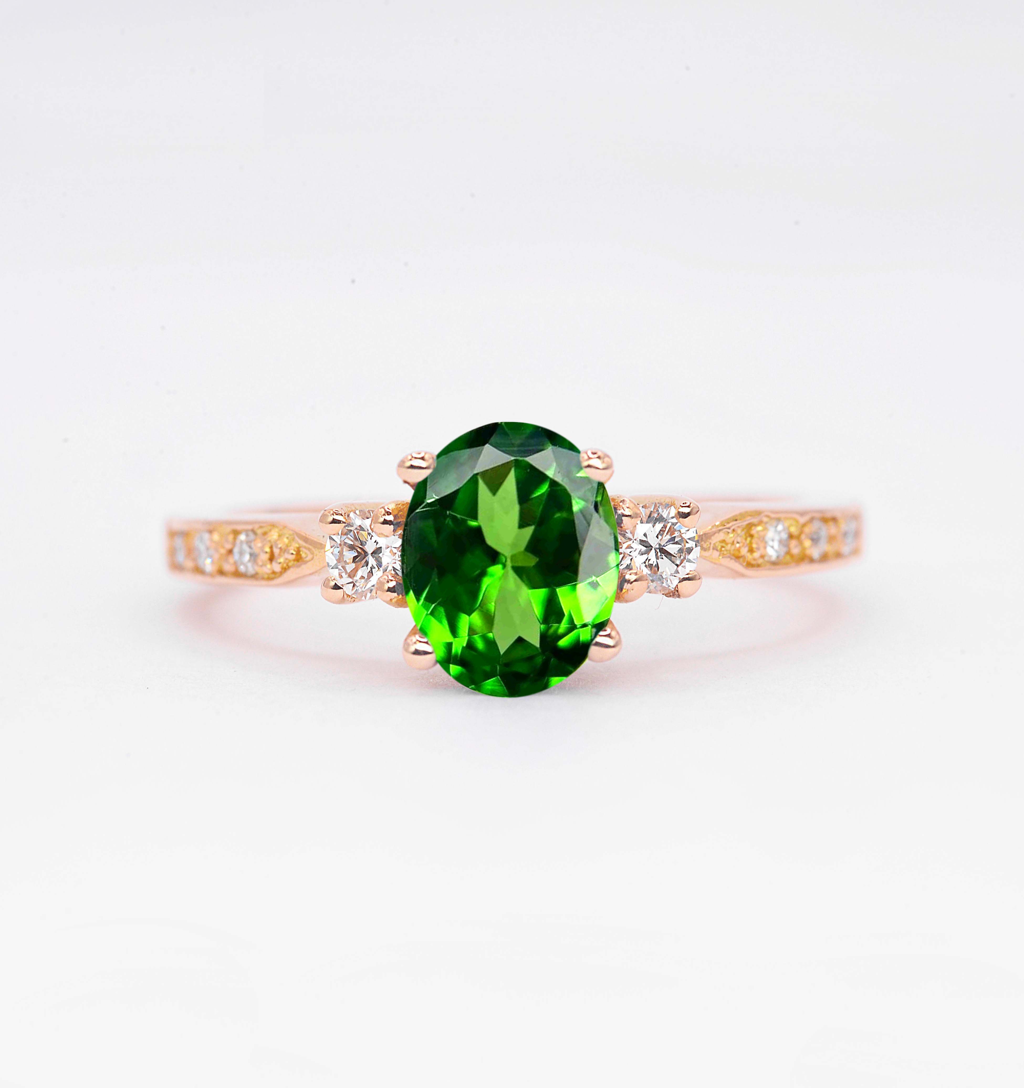 Oval tsavorite and diamond ring - Diorah Jewellers